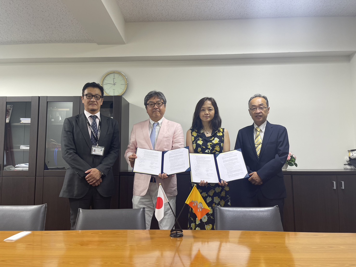 ブータン Pelkhil Schoolと姉妹校教育提携を結ぶ調印式を行いました | 白鵬女子高等学校